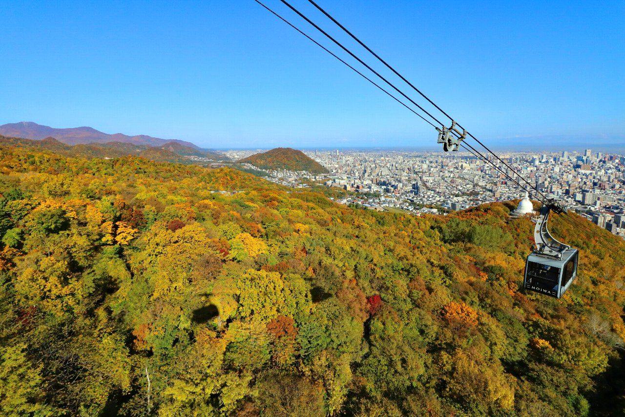 See the spectacular Sapporo nightscape at Mt. Moiwa - Slow Travel HOKKAIDO